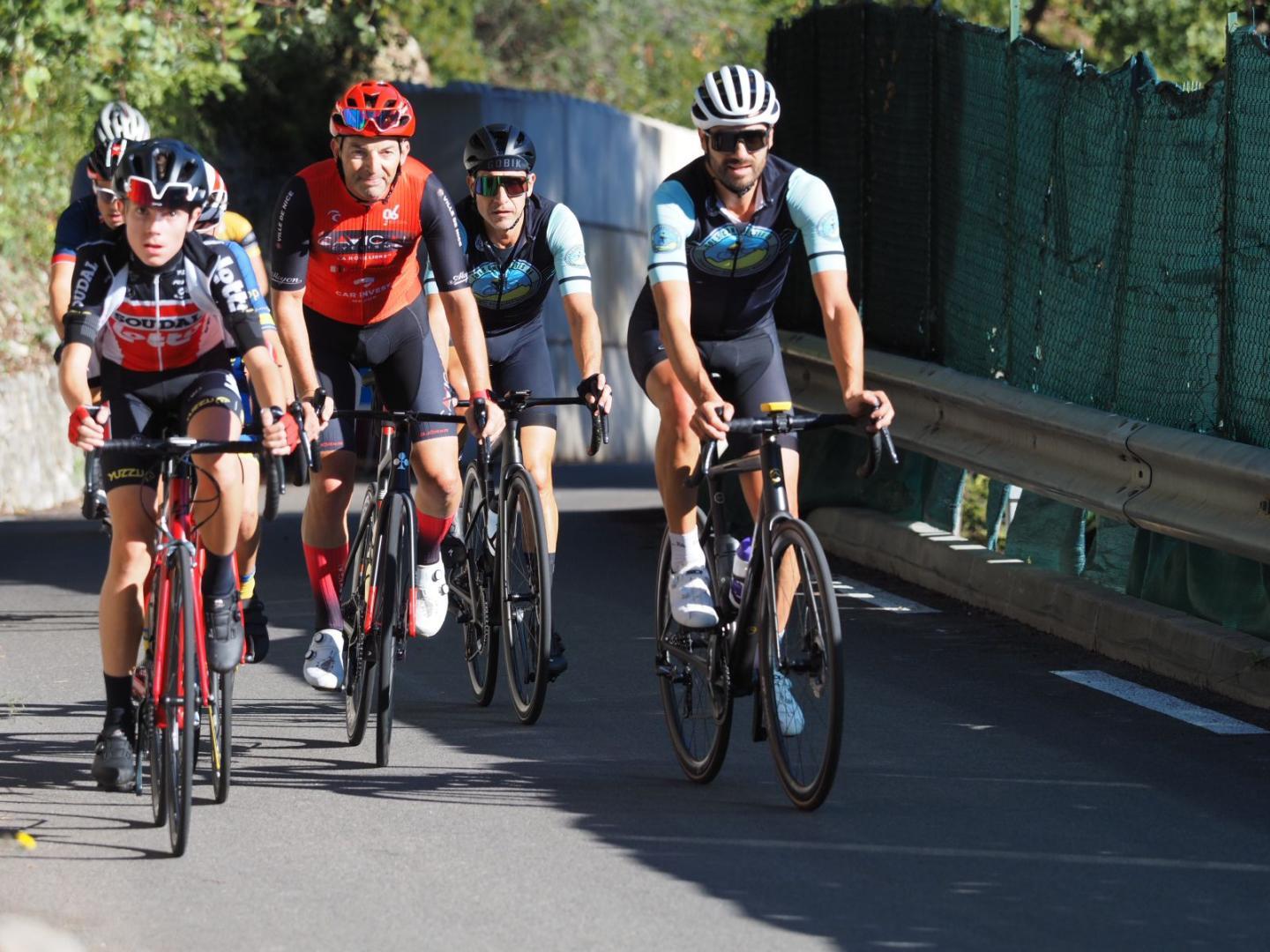 Plus de 200 coureurs ont participé au dernier Col Connecté de la saison ...